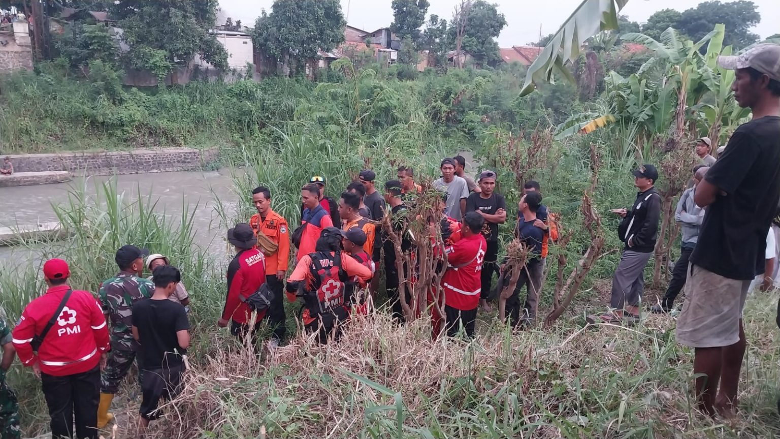 Aksi Nekat Lompat dari Jembatan Kali Perpil, Dua Pelajar SMA di Tegal Hilang Terseret Arus